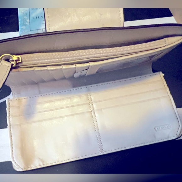 Coach | Bags | Coach Cream Leather Wallet With Metallic Clasp Call Out ...